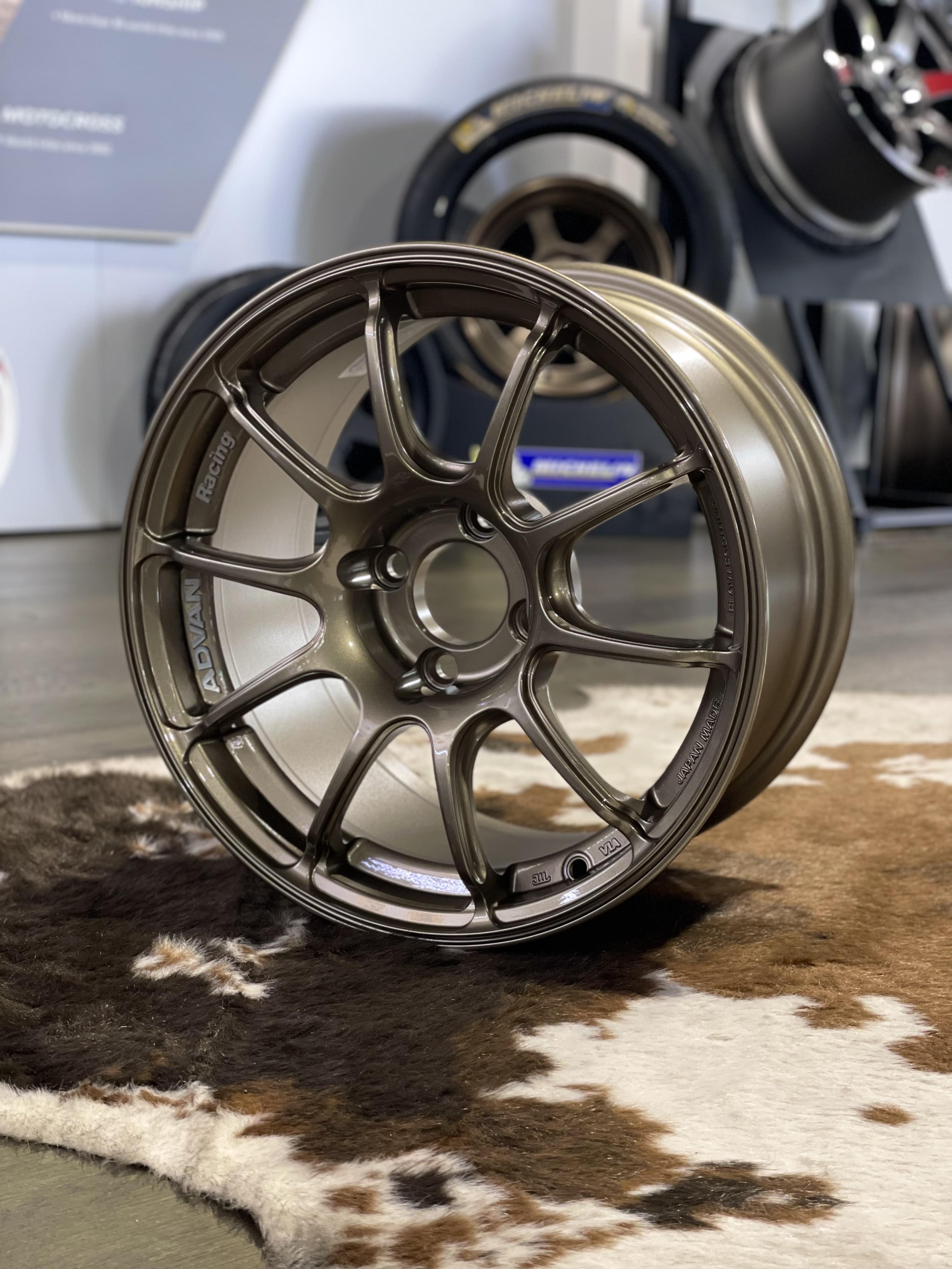 ADVAN RACING RZ-II 18" 8J 5x114.3 - Racing Bronze
