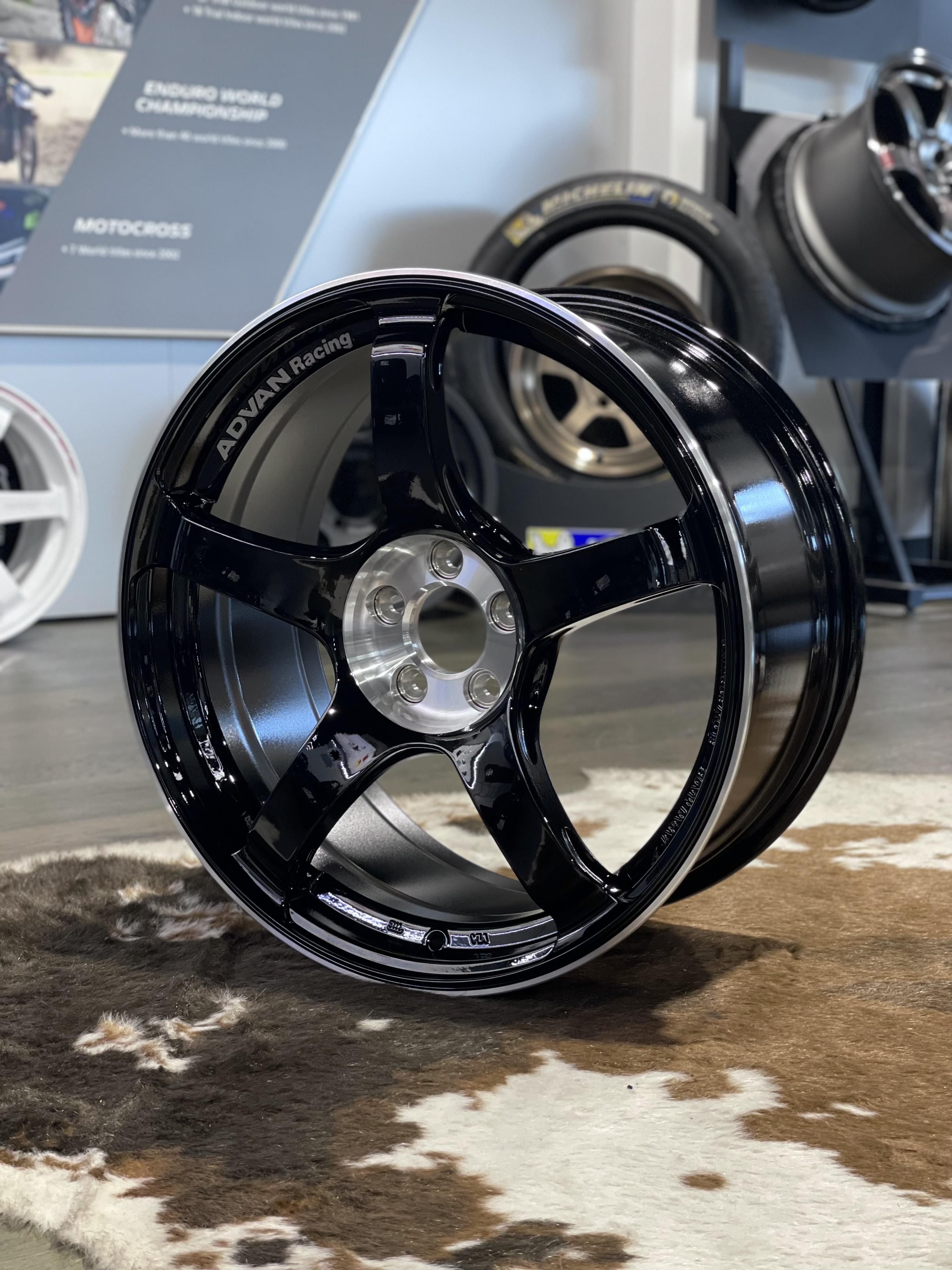 ADVAN RACING TC-4 SE 5x100 - Racing Gloss Black & Diamond Cut
